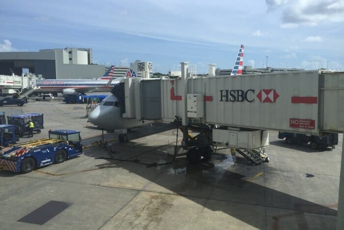 Review: American Airlines First Class 737-800 (MIA-LGA)