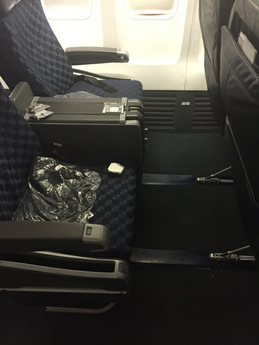 Review: American Airlines First Class 737-800 (MIA-LGA)